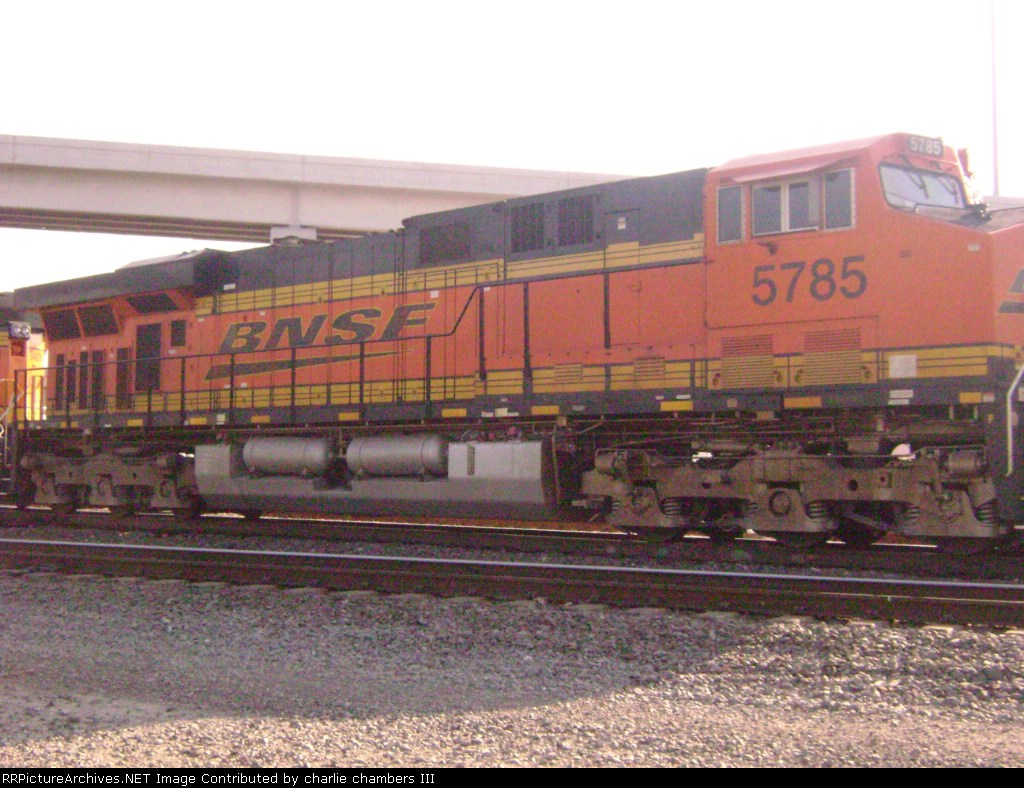BNSF 5785